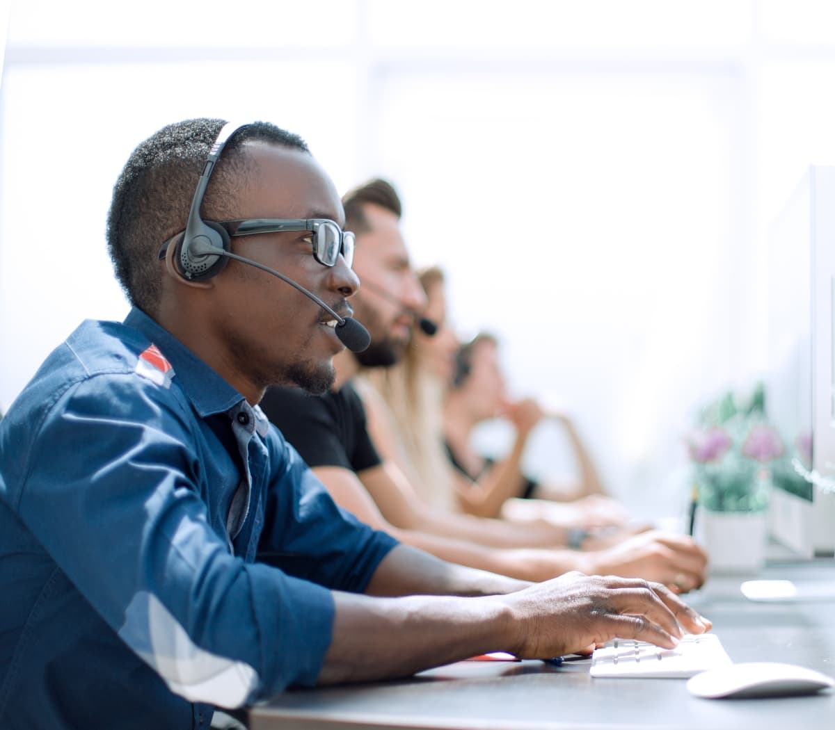 How To Approach a Customer: 10 Engaging Tips - Podium