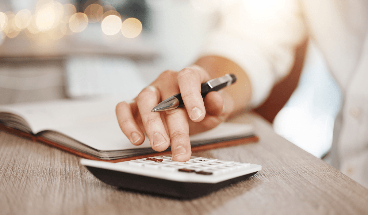 8 Financial Goal Examples for Business and How to Achieve Them - Podium